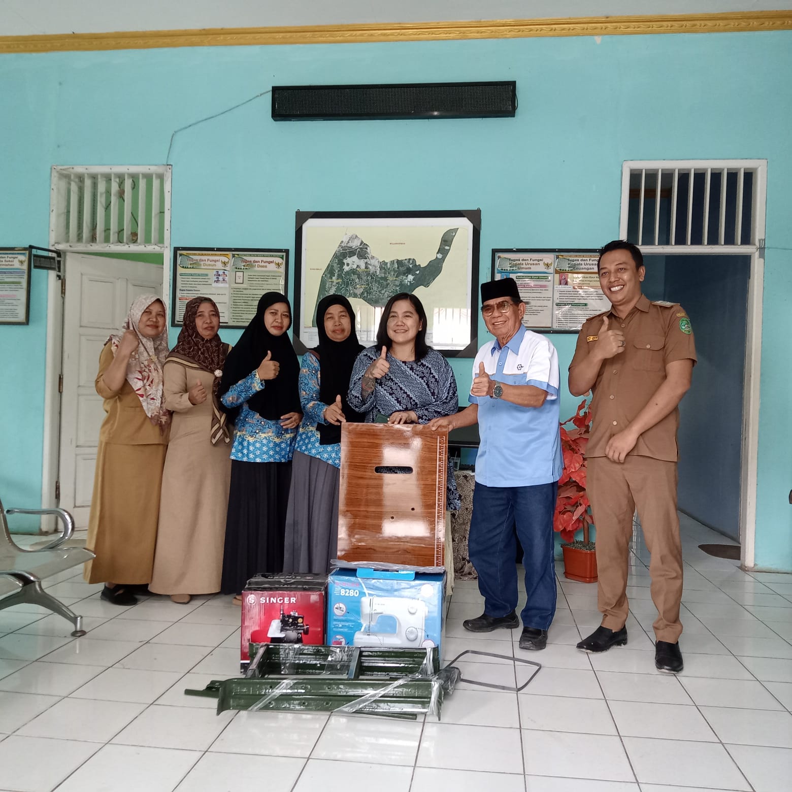 Program RPT.PT KPUC Sumbangkan Mesin Jahit dan Mesin Obras untuk warga ...